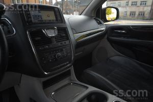 Black Lancia Voyager 2012 in Jelgava, with an engine capacity of 2.80 L and mileage of 256 thousand km for 9100 €, photo 14 on AUTOMOTO.COM.LV