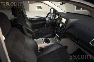 Black Lancia Voyager 2012 in Jelgava, with an engine capacity of 2.80 L and mileage of 256 thousand km for 9100 €, photo 15 on AUTOMOTO.COM.LV