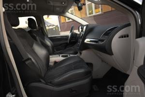 Black Lancia Voyager 2012 in Jelgava, with an engine capacity of 2.80 L and mileage of 256 thousand km for 9100 €, photo 16 on AUTOMOTO.COM.LV