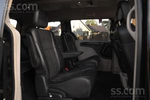 Black Lancia Voyager 2012 in Jelgava, with an engine capacity of 2.80 L and mileage of 256 thousand km for 9100 €, photo 18 on AUTOMOTO.COM.LV