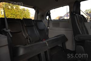 Black Lancia Voyager 2012 in Jelgava, with an engine capacity of 2.80 L and mileage of 256 thousand km for 9100 €, photo 19 on AUTOMOTO.COM.LV