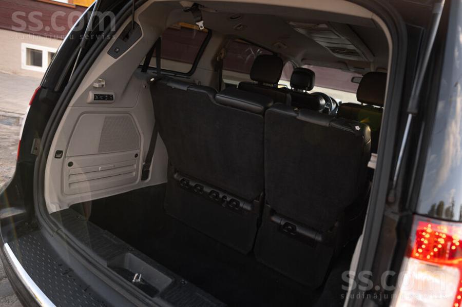Black Lancia Voyager 2012 in Jelgava, with an engine capacity of 2.80 L and mileage of 256 thousand km for 9100 €, photo 20 on AUTOMOTO.COM.LV