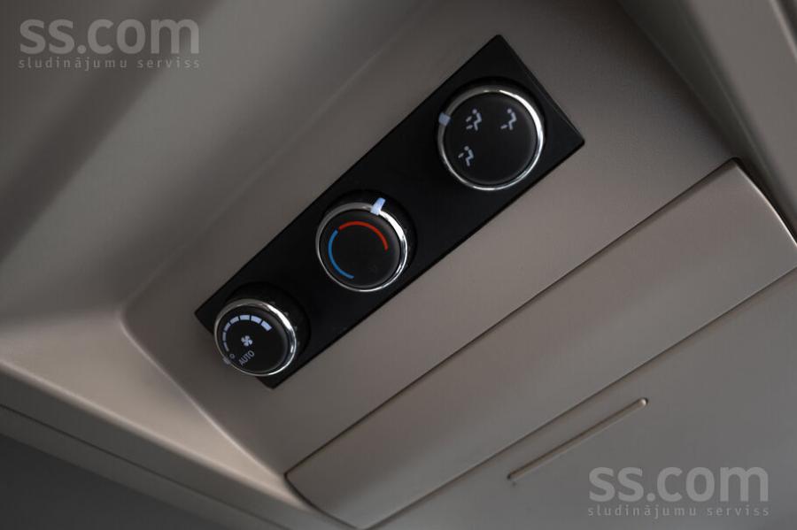 Black Lancia Voyager 2012 in Jelgava, with an engine capacity of 2.80 L and mileage of 256 thousand km for 9100 €, photo 23 on AUTOMOTO.COM.LV