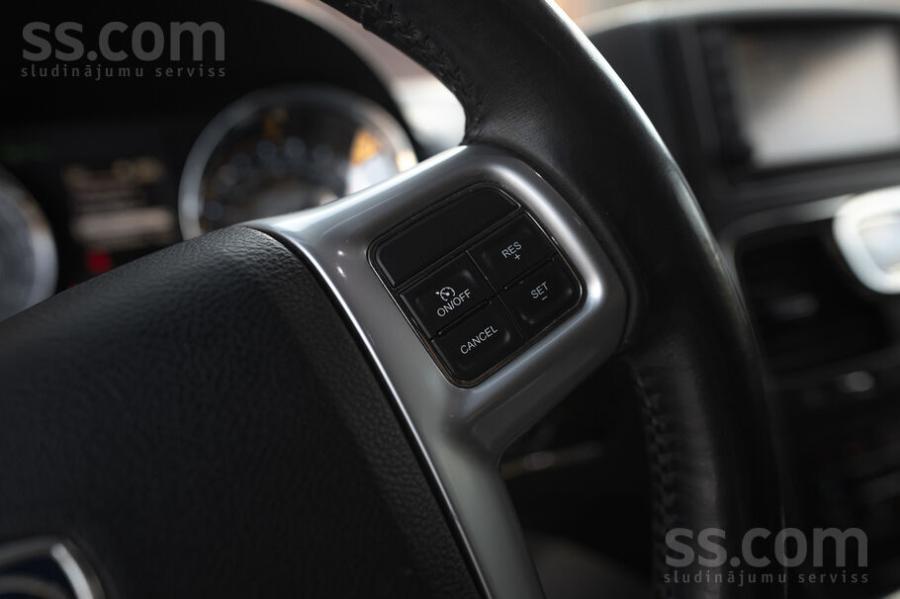 Black Lancia Voyager 2012 in Jelgava, with an engine capacity of 2.80 L and mileage of 256 thousand km for 9100 €, photo 25 on AUTOMOTO.COM.LV