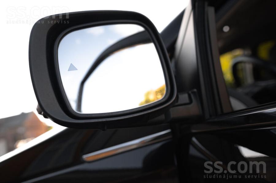 Black Lancia Voyager 2012 in Jelgava, with an engine capacity of 2.80 L and mileage of 256 thousand km for 9100 €, photo 27 on AUTOMOTO.COM.LV