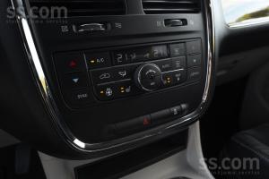 Black Lancia Voyager 2012 in Jelgava, with an engine capacity of 2.80 L and mileage of 256 thousand km for 9100 €, photo 28 on AUTOMOTO.COM.LV