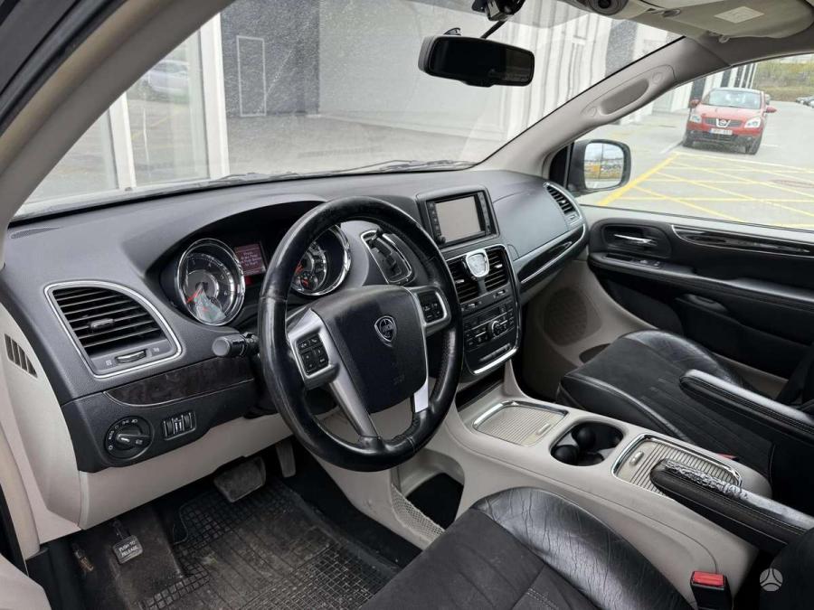 Melns Lancia Voyager 2012 Viļņa, ar dzinēja tilpumu 2.78 L un nobraukumu 229 tūkst. km par 5100 €, foto 7 vietnē AUTOMOTO.COM.LV