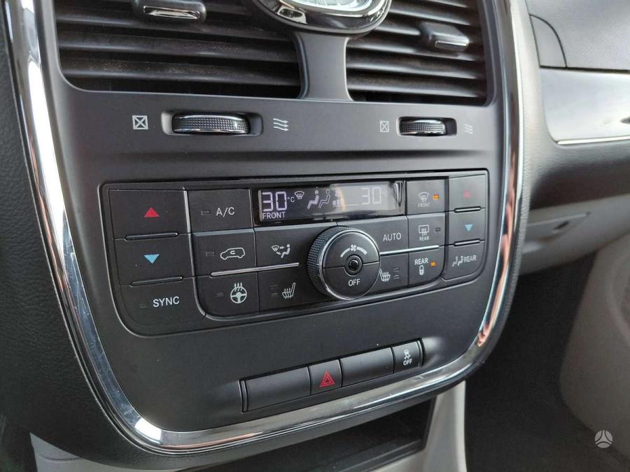Melns Lancia Voyager 2012 Viļņa, ar dzinēja tilpumu 2.78 L un nobraukumu 229 tūkst. km par 5100 €, foto 14 vietnē AUTOMOTO.COM.LV