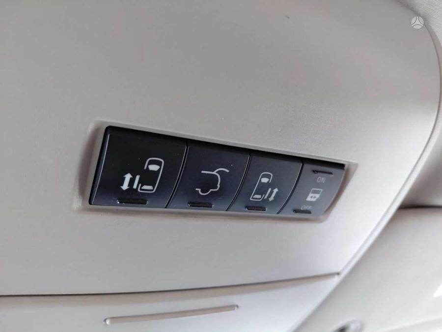 Melns Lancia Voyager 2012 Viļņa, ar dzinēja tilpumu 2.78 L un nobraukumu 229 tūkst. km par 5100 €, foto 17 vietnē AUTOMOTO.COM.LV