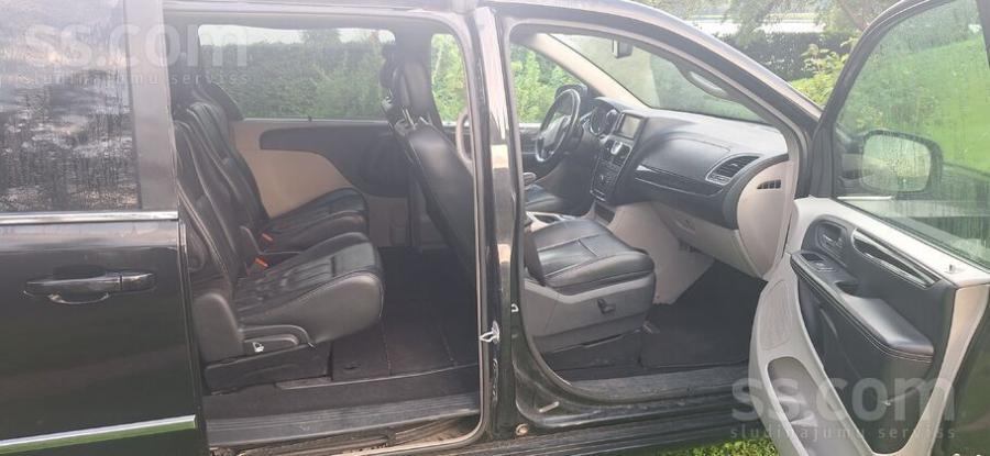 Melns Lancia Voyager 2012 Rīga, ar dzinēja tilpumu 2.80 L un nobraukumu 433 tūkst. km par 5900 €, foto 4 vietnē AUTOMOTO.COM.LV