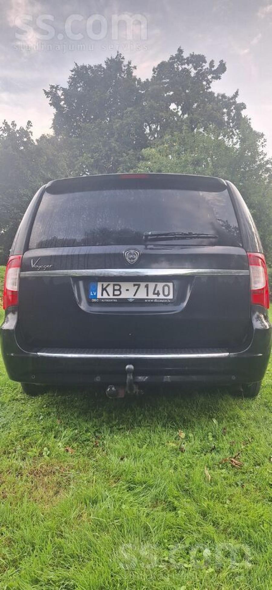 Melns Lancia Voyager 2012 Rīga, ar dzinēja tilpumu 2.80 L un nobraukumu 433 tūkst. km par 5900 €, foto 5 vietnē AUTOMOTO.COM.LV
