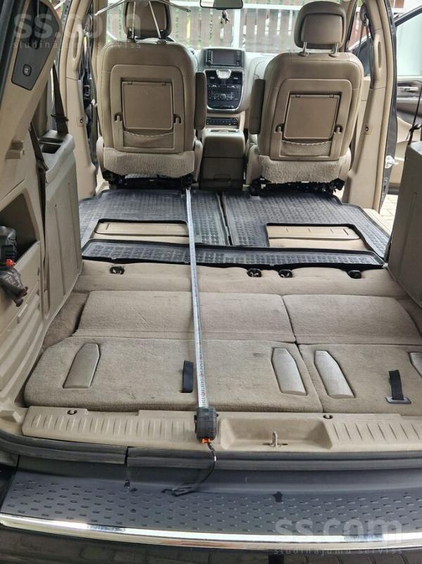 Черный Лянча Voyager 2012 в Елгава, объемом двигателя 2.80 л и пробегом 297 тыс. км за 8000 €, фото 4 на AUTOMOTO.COM.LV