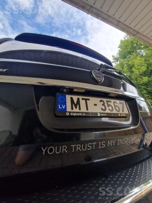 Black Lancia Voyager 2012 in Jelgava, with an engine capacity of 2.80 L and mileage of 297 thousand km for 8000 €, photo 7 on AUTOMOTO.COM.LV