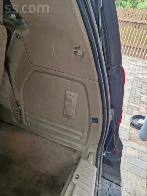 Black Lancia Voyager 2012 in Jelgava, with an engine capacity of 2.80 L and mileage of 297 thousand km for 8000 €, photo 12 on AUTOMOTO.COM.LV