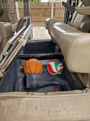 Black Lancia Voyager 2012 in Jelgava, with an engine capacity of 2.80 L and mileage of 297 thousand km for 8000 €, photo 16 on AUTOMOTO.COM.LV