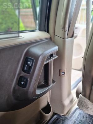 Black Lancia Voyager 2012 in Jelgava, with an engine capacity of 2.80 L and mileage of 297 thousand km for 8000 €, photo 20 on AUTOMOTO.COM.LV