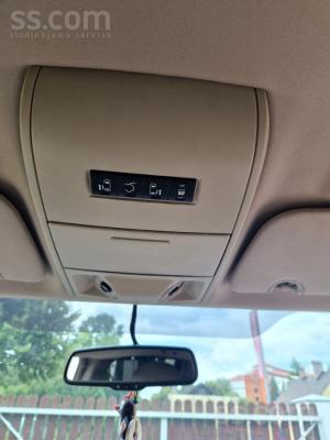 Black Lancia Voyager 2012 in Jelgava, with an engine capacity of 2.80 L and mileage of 297 thousand km for 8000 €, photo 21 on AUTOMOTO.COM.LV