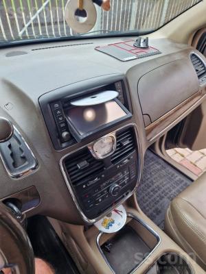 Black Lancia Voyager 2012 in Jelgava, with an engine capacity of 2.80 L and mileage of 297 thousand km for 8000 €, photo 24 on AUTOMOTO.COM.LV