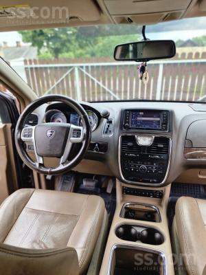 Black Lancia Voyager 2012 in Jelgava, with an engine capacity of 2.80 L and mileage of 297 thousand km for 8000 €, photo 25 on AUTOMOTO.COM.LV