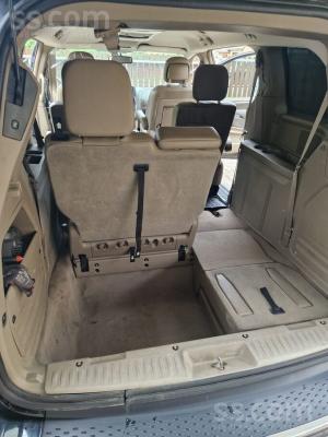 Black Lancia Voyager 2012 in Jelgava, with an engine capacity of 2.80 L and mileage of 297 thousand km for 8000 €, photo 29 on AUTOMOTO.COM.LV