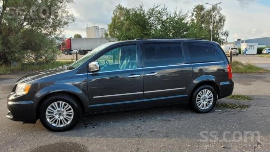 Melns Lancia Voyager 2012 Liepāja, ar dzinēja tilpumu 2.80 L un nobraukumu 304 tūkst. km par 5500 €, foto 3 vietnē AUTOMOTO.COM.LV