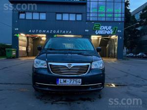 Melns Lancia Voyager 2012 Rīga, ar dzinēja tilpumu 2.80 L un nobraukumu 356 tūkst. km par 6500 €, foto 3 vietnē AUTOMOTO.COM.LV