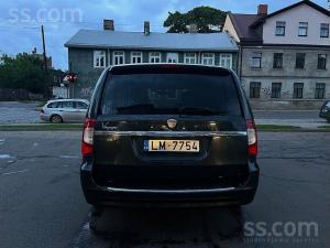 Melns Lancia Voyager 2012 Rīga, ar dzinēja tilpumu 2.80 L un nobraukumu 356 tūkst. km par 6500 €, foto 4 vietnē AUTOMOTO.COM.LV