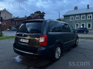 Melns Lancia Voyager 2012 Rīga, ar dzinēja tilpumu 2.80 L un nobraukumu 356 tūkst. km par 6500 €, foto 5 vietnē AUTOMOTO.COM.LV