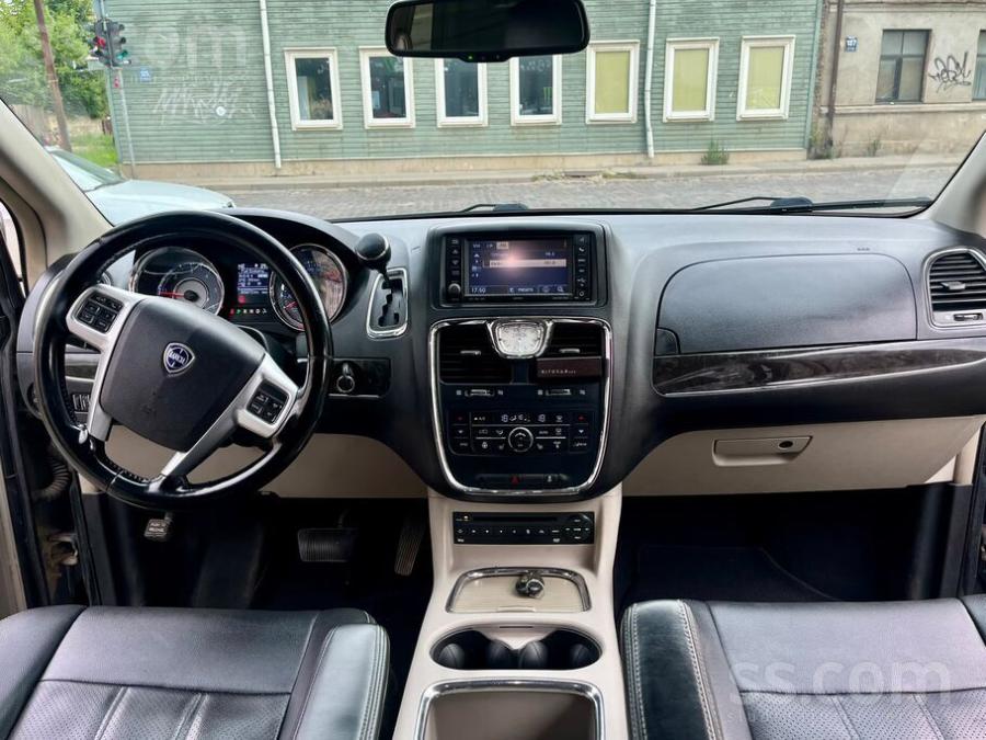 Melns Lancia Voyager 2012 Rīga, ar dzinēja tilpumu 2.80 L un nobraukumu 356 tūkst. km par 6500 €, foto 7 vietnē AUTOMOTO.COM.LV