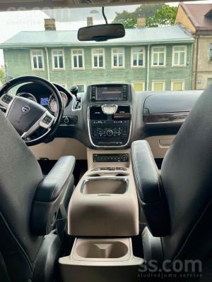 Melns Lancia Voyager 2012 Rīga, ar dzinēja tilpumu 2.80 L un nobraukumu 356 tūkst. km par 6500 €, foto 8 vietnē AUTOMOTO.COM.LV