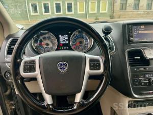 Melns Lancia Voyager 2012 Rīga, ar dzinēja tilpumu 2.80 L un nobraukumu 356 tūkst. km par 6500 €, foto 10 vietnē AUTOMOTO.COM.LV
