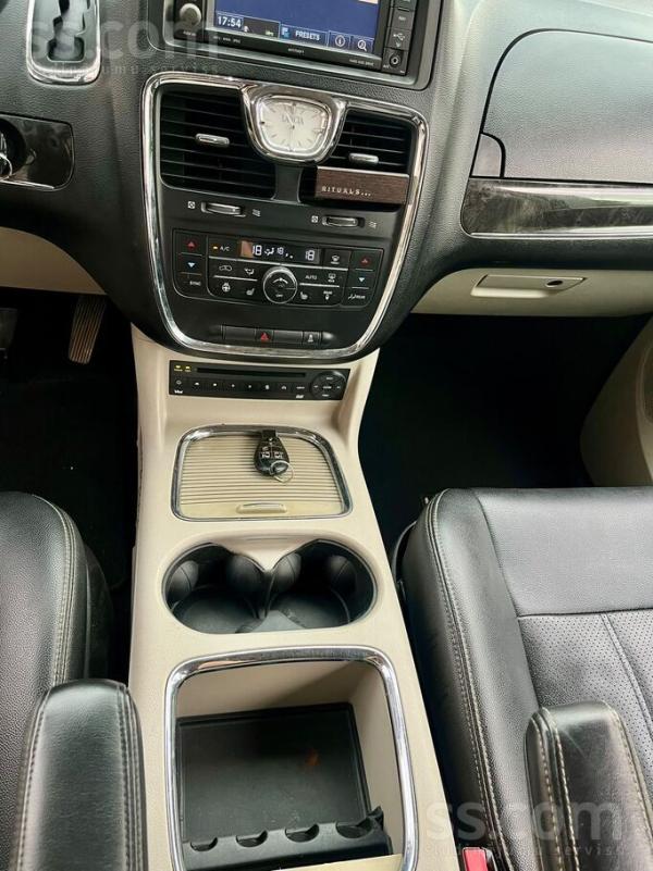 Melns Lancia Voyager 2012 Rīga, ar dzinēja tilpumu 2.80 L un nobraukumu 356 tūkst. km par 6500 €, foto 10 vietnē AUTOMOTO.COM.LV