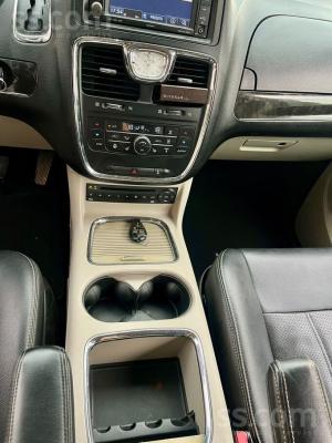 Melns Lancia Voyager 2012 Rīga, ar dzinēja tilpumu 2.80 L un nobraukumu 356 tūkst. km par 6500 €, foto 11 vietnē AUTOMOTO.COM.LV
