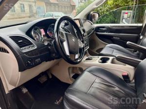 Melns Lancia Voyager 2012 Rīga, ar dzinēja tilpumu 2.80 L un nobraukumu 356 tūkst. km par 6500 €, foto 12 vietnē AUTOMOTO.COM.LV