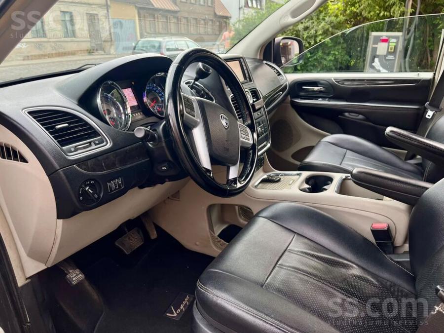 Melns Lancia Voyager 2012 Rīga, ar dzinēja tilpumu 2.80 L un nobraukumu 356 tūkst. km par 6500 €, foto 12 vietnē AUTOMOTO.COM.LV