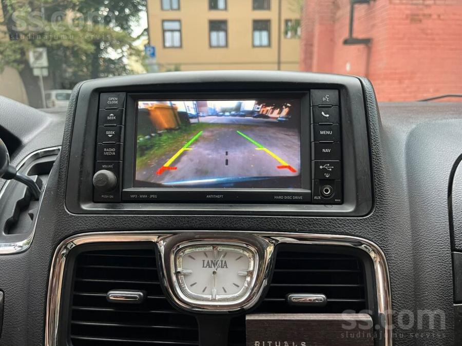 Melns Lancia Voyager 2012 Rīga, ar dzinēja tilpumu 2.80 L un nobraukumu 356 tūkst. km par 6500 €, foto 14 vietnē AUTOMOTO.COM.LV