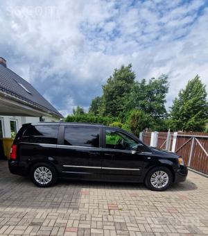 Black Lancia Voyager 2012 in Jelgava, with an engine capacity of 2.80 L and mileage of 297 thousand km for 7500 €, photo  on AUTOMOTO.COM.LV