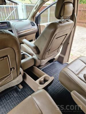 Black Lancia Voyager 2012 in Jelgava, with an engine capacity of 2.80 L and mileage of 297 thousand km for 7500 €, photo 22 on AUTOMOTO.COM.LV