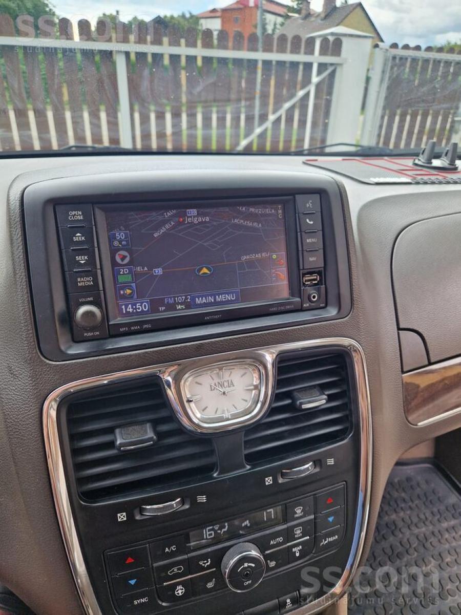 Black Lancia Voyager 2012 in Jelgava, with an engine capacity of 2.80 L and mileage of 297 thousand km for 7500 €, photo 29 on AUTOMOTO.COM.LV