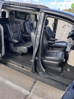 Black Lancia Voyager 2012 in Riga, with an engine capacity of 2.80 L and mileage of 240 thousand km for 4700 €, photo 12 on AUTOMOTO.COM.LV