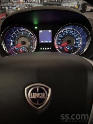 Black Lancia Voyager 2012 in Riga, with an engine capacity of 2.80 L and mileage of 240 thousand km for 4700 €, photo 17 on AUTOMOTO.COM.LV