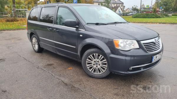 Melns Lancia Voyager 2012 Jēkabpils, ar dzinēja tilpumu 2.80 L un nobraukumu 357 tūkst. km par 6300 €, foto 3 vietnē AUTOMOTO.COM.LV