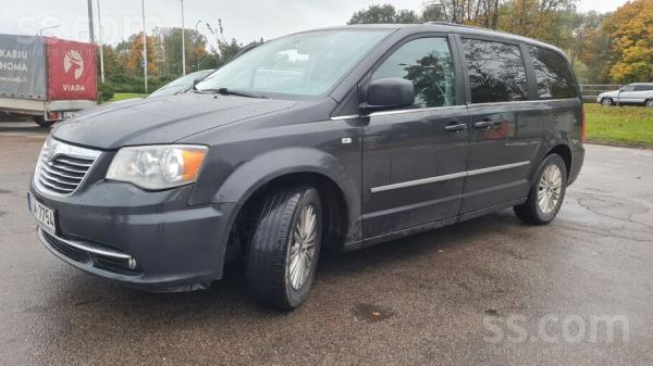 Melns Lancia Voyager 2012 Jēkabpils, ar dzinēja tilpumu 2.80 L un nobraukumu 357 tūkst. km par 6300 €, foto 4 vietnē AUTOMOTO.COM.LV
