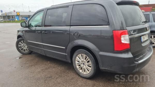 Melns Lancia Voyager 2012 Jēkabpils, ar dzinēja tilpumu 2.80 L un nobraukumu 357 tūkst. km par 6300 €, foto 6 vietnē AUTOMOTO.COM.LV
