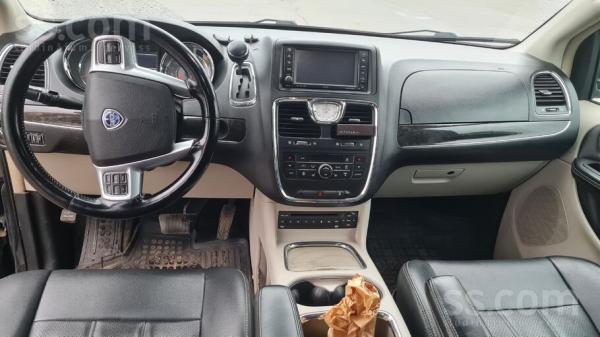 Melns Lancia Voyager 2012 Jēkabpils, ar dzinēja tilpumu 2.80 L un nobraukumu 357 tūkst. km par 6300 €, foto 9 vietnē AUTOMOTO.COM.LV