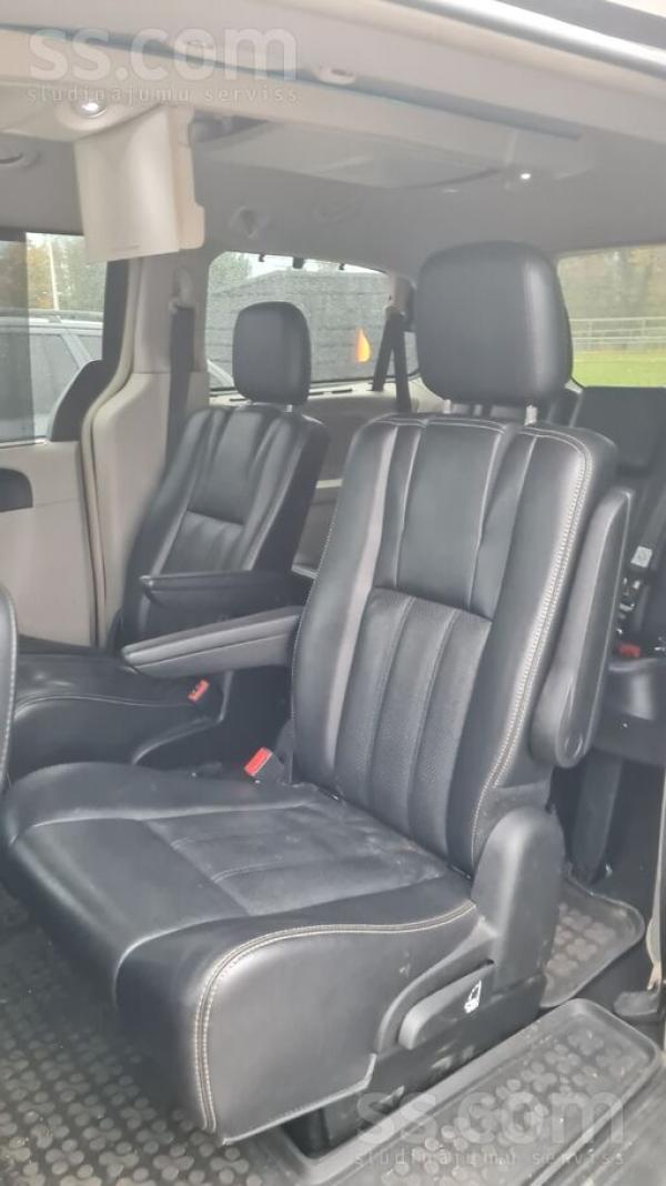 Melns Lancia Voyager 2012 Jēkabpils, ar dzinēja tilpumu 2.80 L un nobraukumu 357 tūkst. km par 6300 €, foto 11 vietnē AUTOMOTO.COM.LV