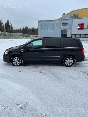 Melns Lancia Voyager 2012 Ogre, ar dzinēja tilpumu 2.80 L un nobraukumu 304 tūkst. km par 4500 €, foto 4 vietnē AUTOMOTO.COM.LV