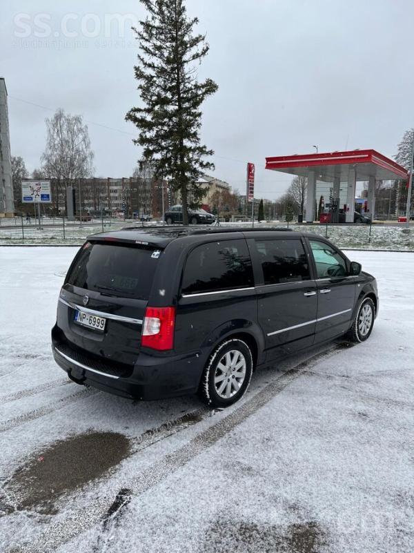 Lancia Voyager 2012 Ogre vietnÄ Melns Lancia Voyager 2012 Ogre, ar dzinÄja tilpumu 2.80 L un nobraukumu 304 tÅ«kst. km par 4500 ā¬, foto 6 vietnÄ AUTOMOTO.COM.LV