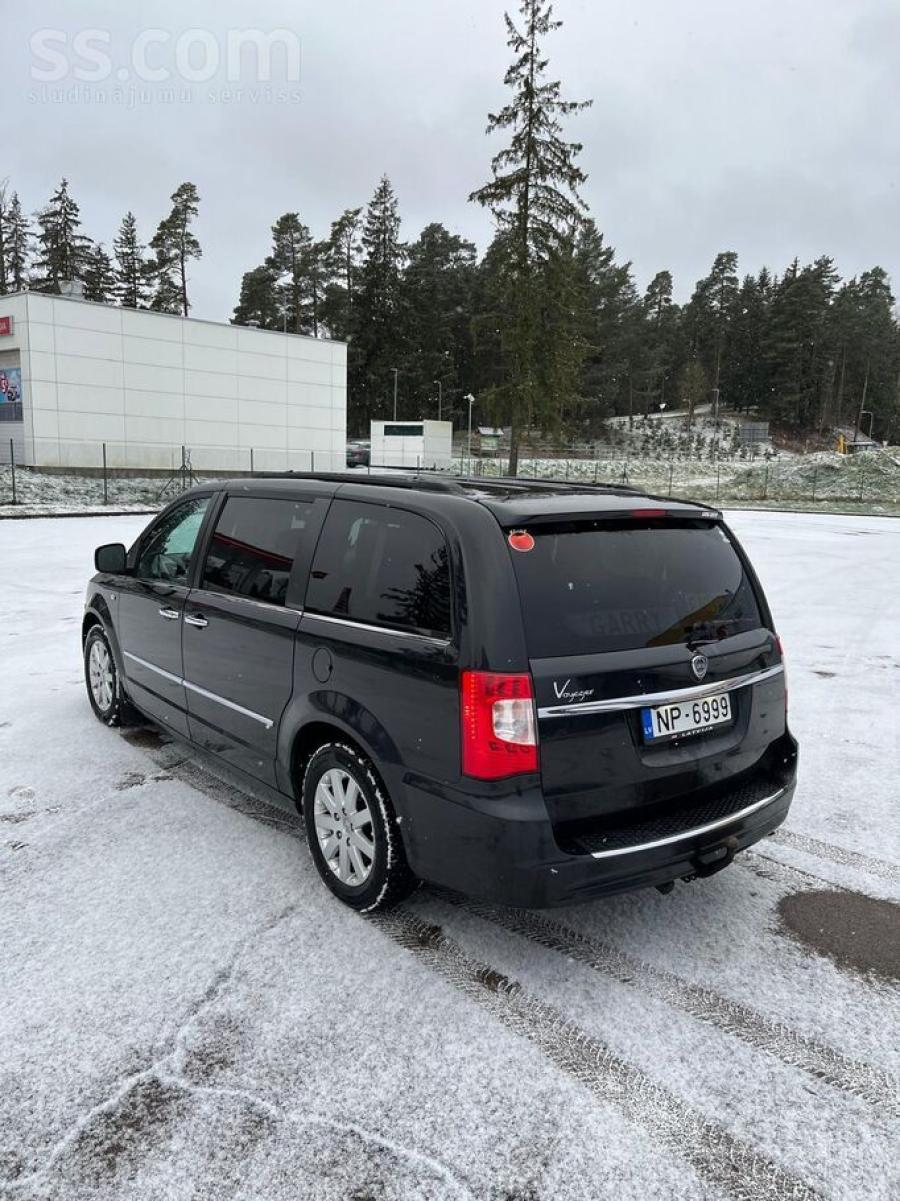Melns Lancia Voyager 2012 Ogre, ar dzinēja tilpumu 2.80 L un nobraukumu 304 tūkst. km par 4500 €, foto 7 vietnē AUTOMOTO.COM.LV