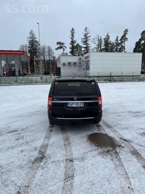 Melns Lancia Voyager 2012 Ogre, ar dzinēja tilpumu 2.80 L un nobraukumu 304 tūkst. km par 4500 €, foto 8 vietnē AUTOMOTO.COM.LV